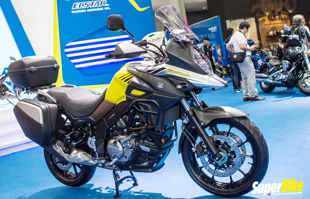 Suzuki เปิดตัวรถใหม่พร้อมกระทบไหล่นักแข่งจากทีม Suzuki Ecstar