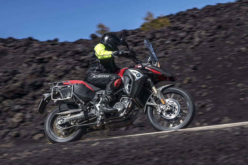 ทดสอบ Metzeler Karoo Street ยางกึ่งพร้อมลุยทุกเส้นทาง - SuperBikemag