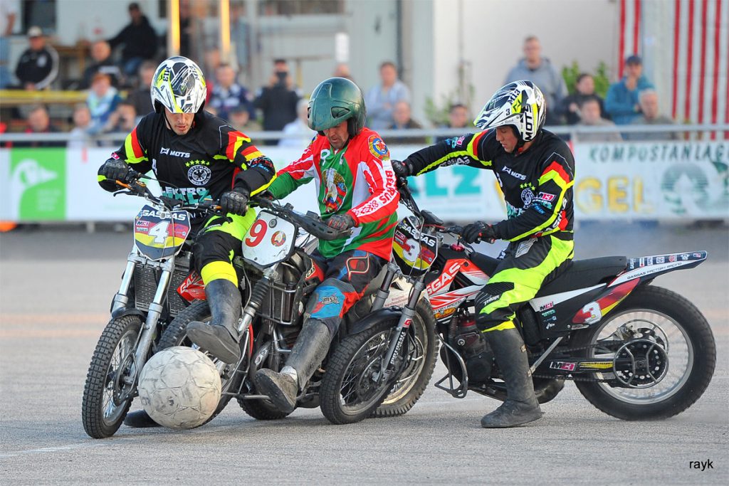 แบบนี้ก็มี!! Motoball กีฬาที่เอามอเตอร์ไซค์กับฟุตบอลมารวมกัน