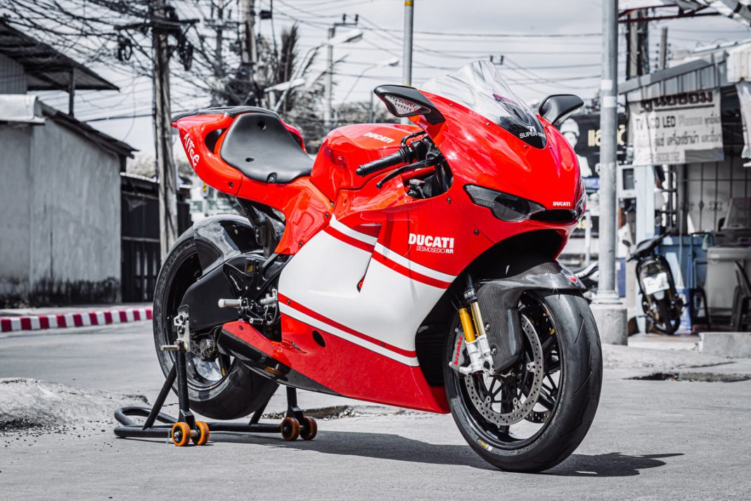 Ducati Desmosedici D16RR รถแรร์ในฝันของหลายๆ คน!! - SuperBike
