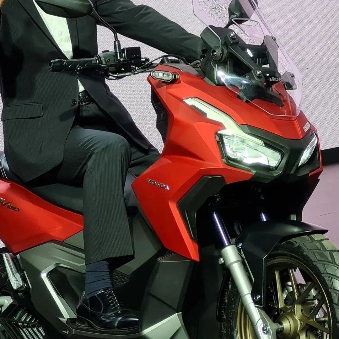 Honda ADV160 เผยโฉมแล้วพร้อมทีเด็ดแทร็คชันคอนโทรล - SuperBike