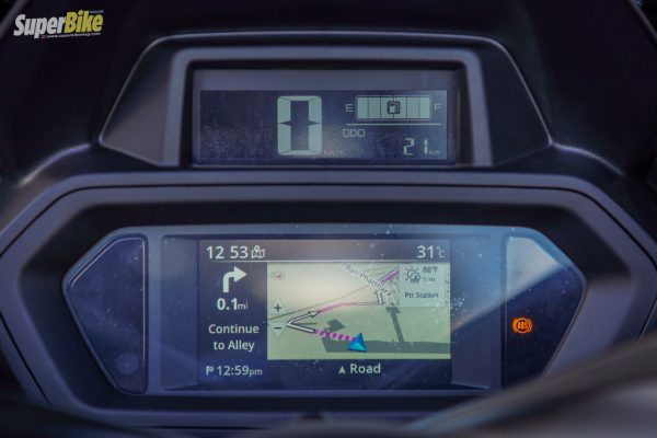 Garmin StreetCross ระบบนำทางที่อยู่ใน Xmax Connected