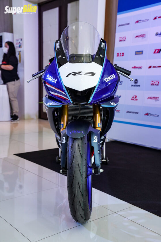 พาส่อง Yamaha YZF-R3 รถแข่งจากรายการ R3 bLU cRU Thailand