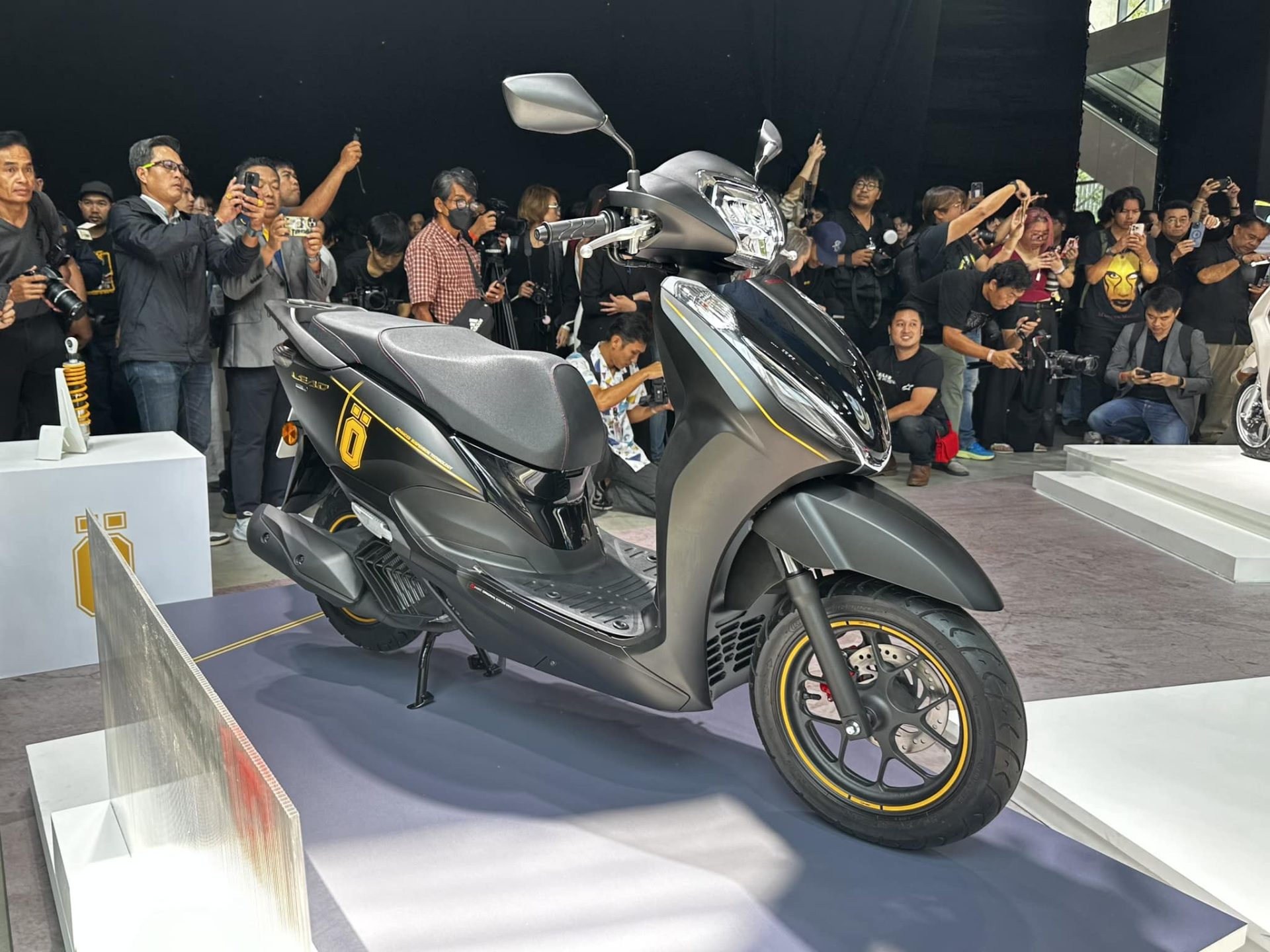 Honda Lead125 2025 จี๊งหลีดหน้าใหม่ ใส่โช้ค Ohlins » SuperBikeMag.Com ข่าวมอเตอร์ไซค์ รีวิว ...