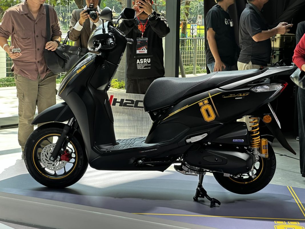 Honda Lead125 2025 จี๊งหลีดหน้าใหม่ ใส่โช้ค Ohlins - Superbikemag