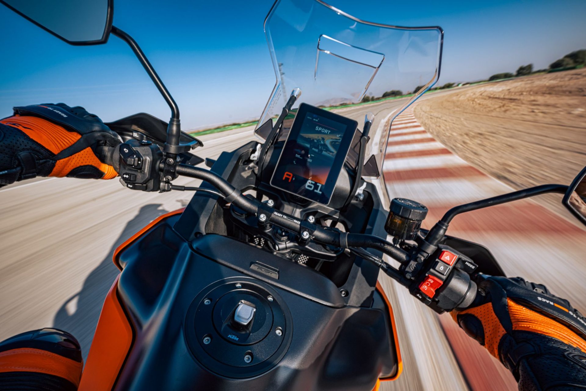 KTM New TFT Display จอใหม่ ใหญ่เท่า iPad - SuperBike x SuperDrive ข่าว ...